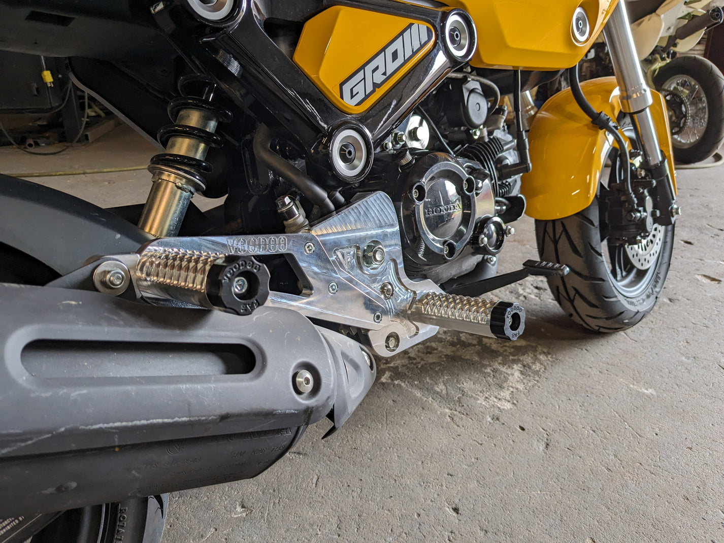 Voodoo grom rear sets with passenger pegs – Voodoo Fab